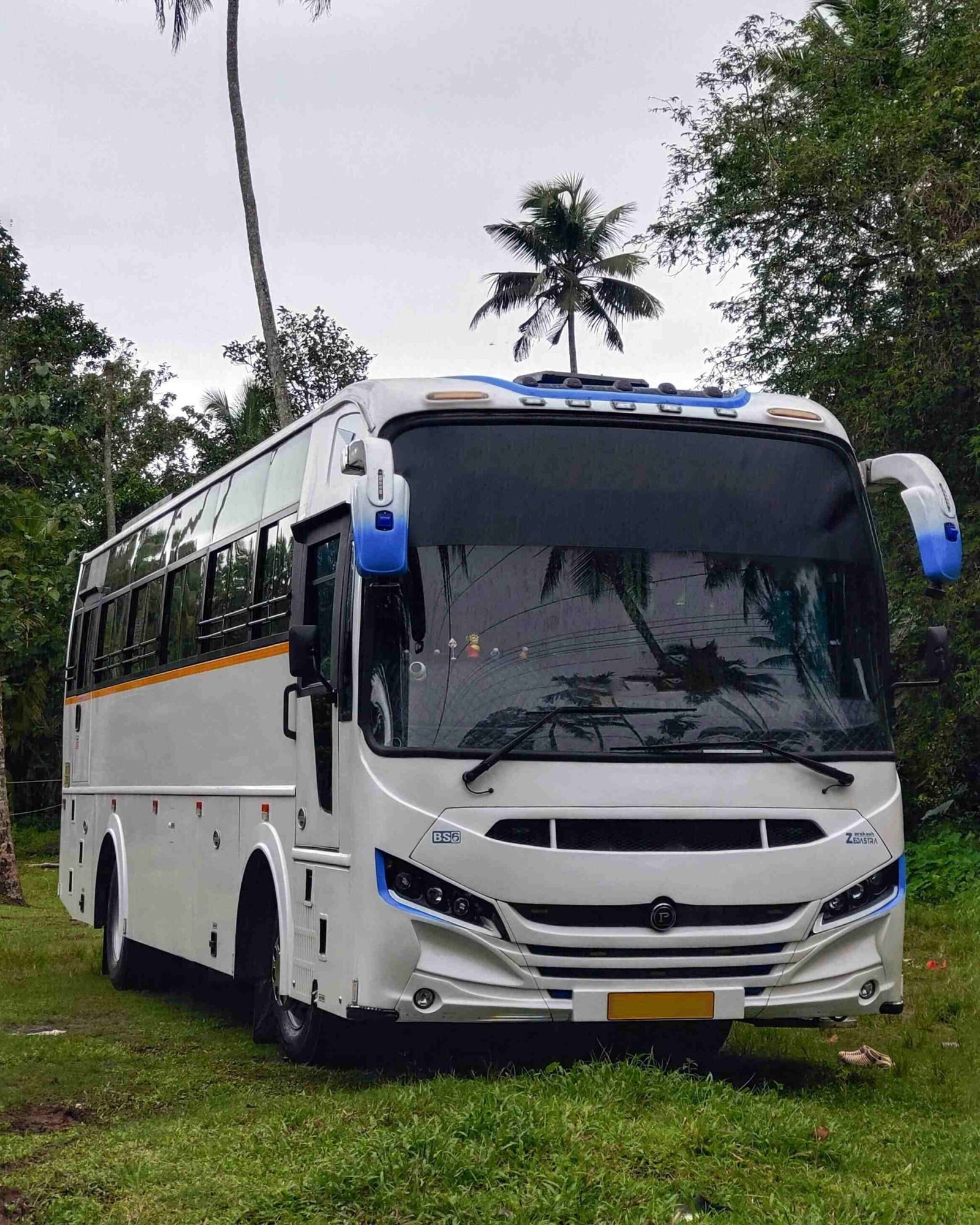 49-Seater Coach - Quebecroadlines.com